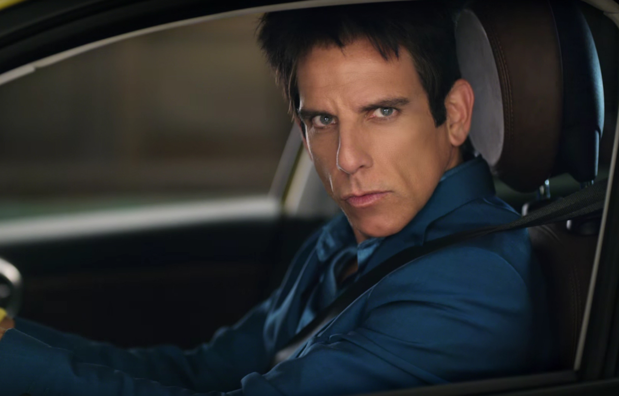 Zoolander exibe seu look “Blue Steel” num Fiat 500 | Inspirad